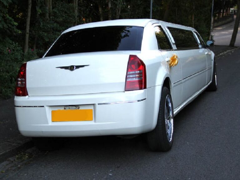 Chrysler C300 Baby Bentley Limo Hire | Phantom Limousine Rental - Kroovel